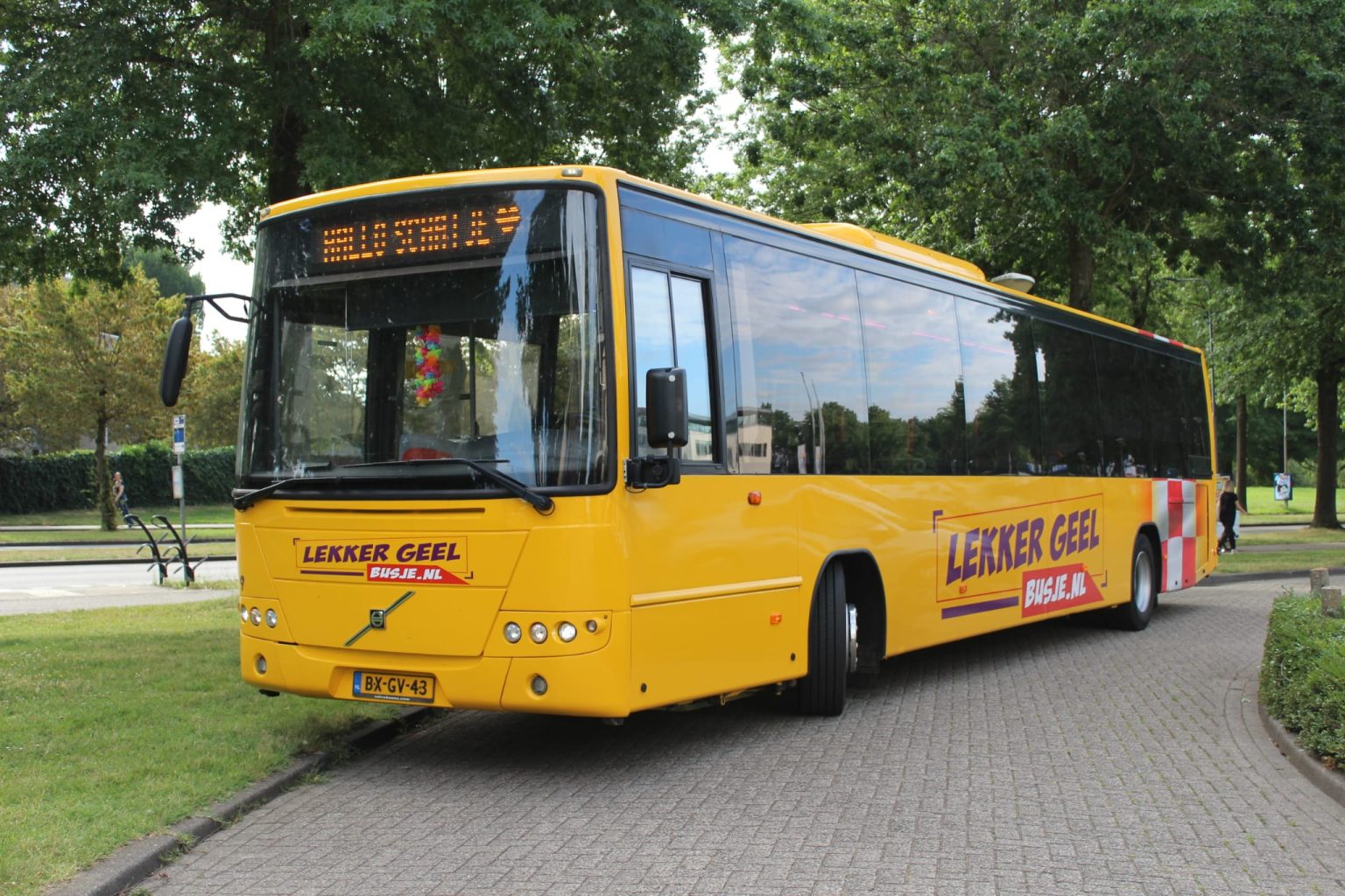 Home - Lekker Geel Busje - Huur een Partybus