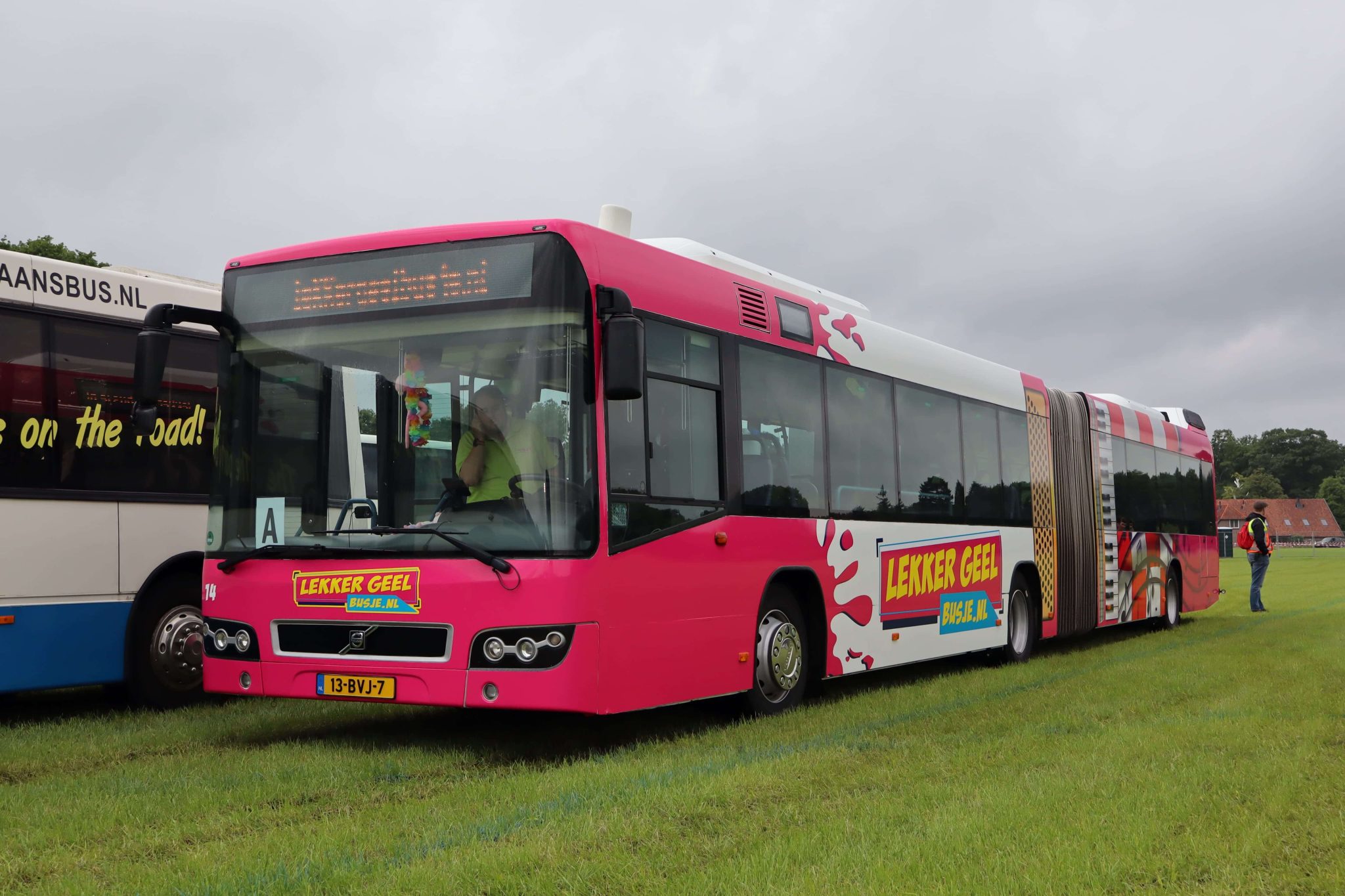 Home - Lekker Geel Busje - Huur een Partybus